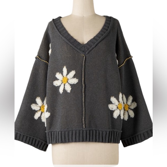Miracle | Sweaters | Miracle Gray With Daisy Print Knit Sweater | Poshmark